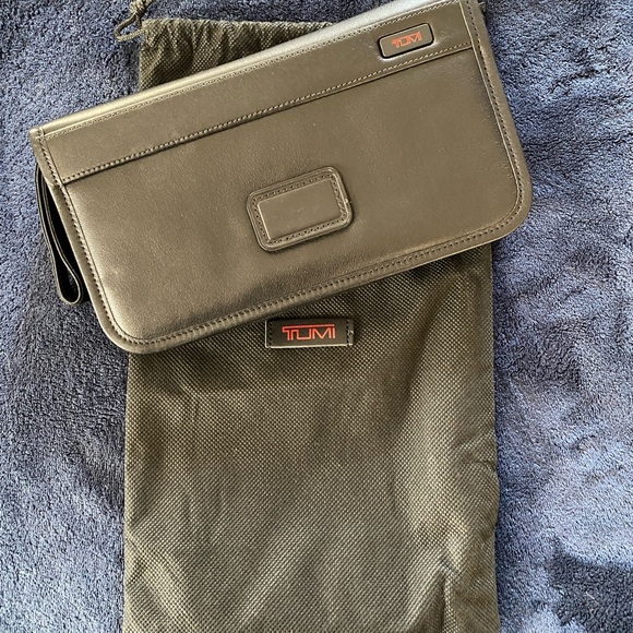 Tumi | Bags | Brand New Tumi Leather Double Zip Mens Bifold Wallet ...